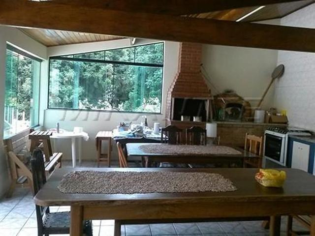 Chácara de 114m² com 4 quartos