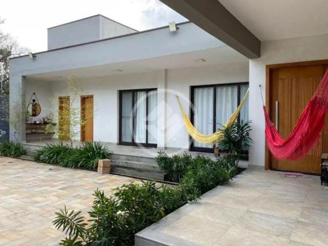 Chácara de 1.000 m² de área total e 430 m² de área construída, com 4 dormitórios sendo 1 suíte
