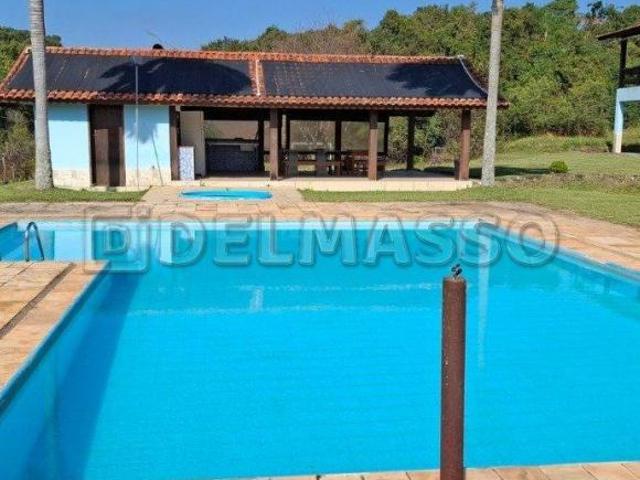 Chácara de 24 mil m² com duas casas e lago!