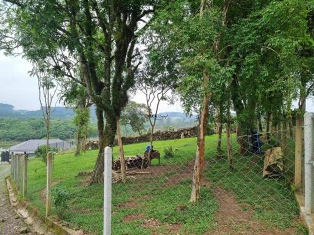 Chácara de 26.000 m² em Quitandinha com varanda para os lagos formados por nascente própria, localiz
