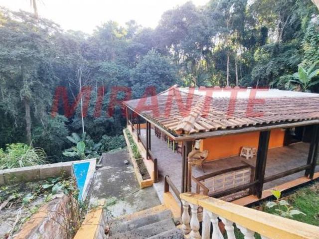 Chácara de 200m² com 3 quartos
