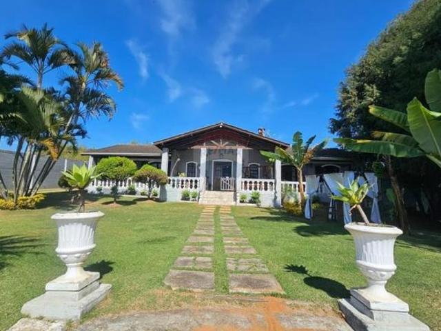 CHÁCARA DE 2.500 M² COM CASA ESTILO COLONIAL MODERNA