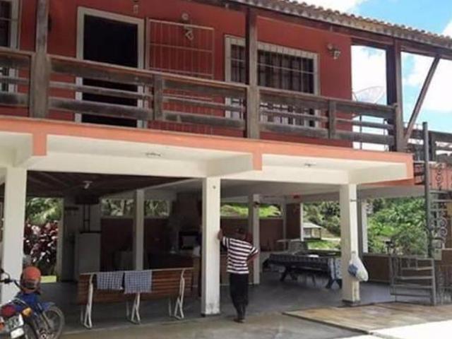 Chácara de 30 mil m2 com piscina à beira da Represa em Paraibuna SP