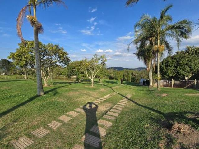 Chácara de 3200 m2 ótima área verde à venda no Planalto Verde em São Roque SP