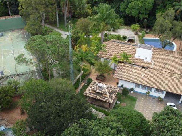 Chácara de 4620m² à venda, com 4 suítes, 3 banheiros e quadra de esporte em Vinh