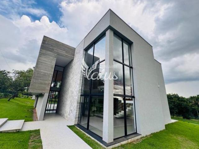 Chácara de 5000 M², 5 suítes, área gourmet com churrasqueira e piscina no Cond. Alto da Boa Vista GO