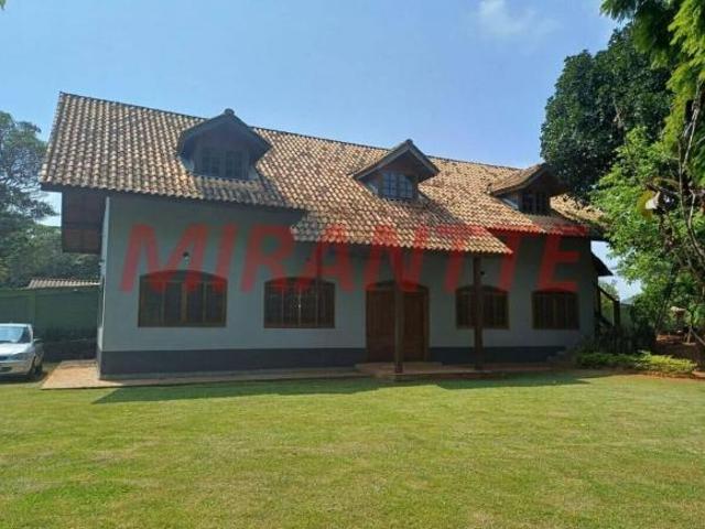 Chácara de 840m² com 8 quartos