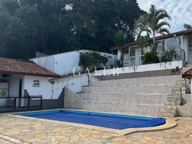 Chácara dentro da cidade à venda, com 1145m² de terreno
