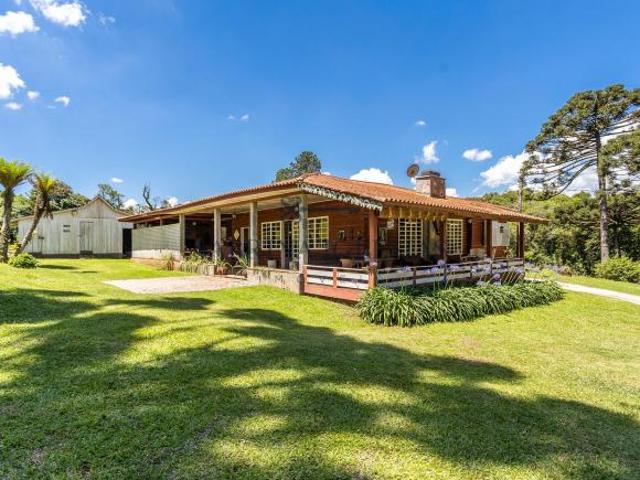 Chácara exclusiva com casa vintage em madeira nobr
