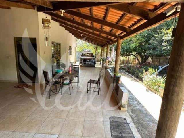 Chácara em Aragoiânia com 4 quartos, piscina, área gourmet, parquinho e poço semiartesiano murada