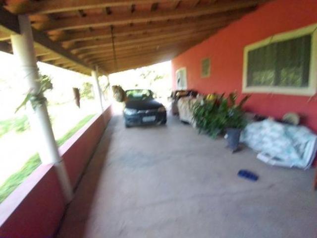 Chácara em área rural com 10.000 mts², possui uma casa com 2 dormitórios