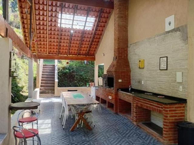 Chácara em Arujá a 12 km do centro, área 4.000m² com duas casas