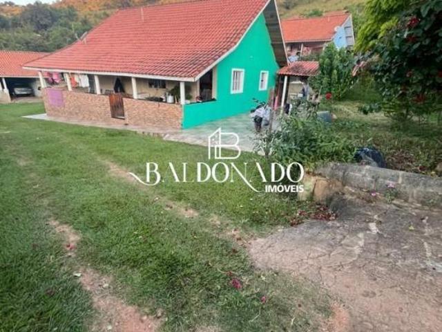 CHÁCARA EM CAMANDUCAIA MG 1.000M² A 2,6KM DO CENTRO 2 CASAS