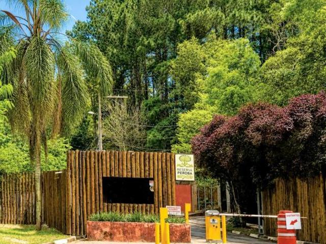 Chácara em Condomínio Fechado à Venda no Reserva do Peroba em Jandira