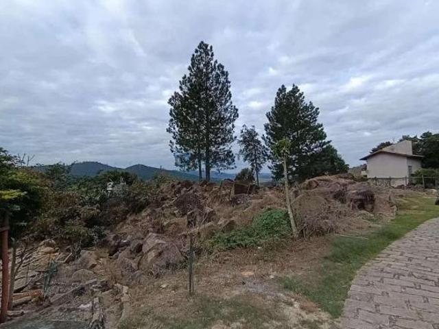Chácara em Condomínio Fechado à Venda – 1.965 m² com Vista Deslumbrante da Montanha | Valinhos SP