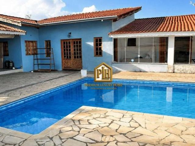 Chácara em Condomínio Fechado com Piscina e Churrasqueira Atibaia / SP