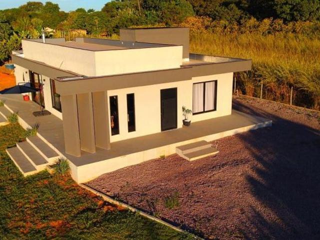 Chácara em Condomínio no Lago Oeste, Casa Nova com 3 Quartos, Suíte e Vista Maravilha da Chapada