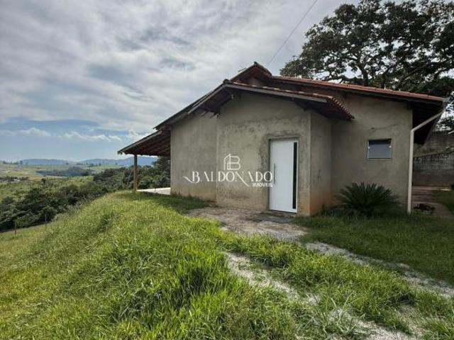 Chácara em Extrema MG à venda com 108 m² de construção em terreno de 1777 m²