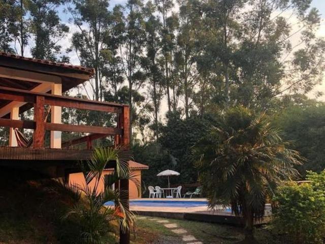 Chácara em Itu | 3.000m², Piscina, Sauna e Vista Privilegiada para a Mata!