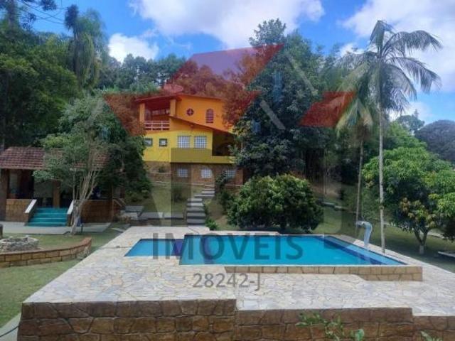 Chácara em Juquitiba com piscina e lago