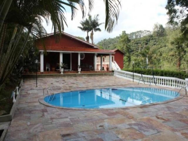 Chácara em Juquitiba com piscina e lago, excelente localização