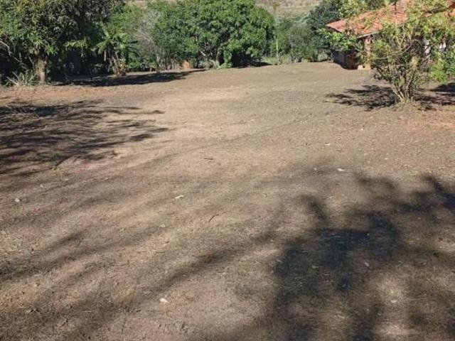 Chacara em piracicaba 8000m2 casa 220 2 quartos Sala Cozinha 2 banheiros Varanda Poço artesiano P