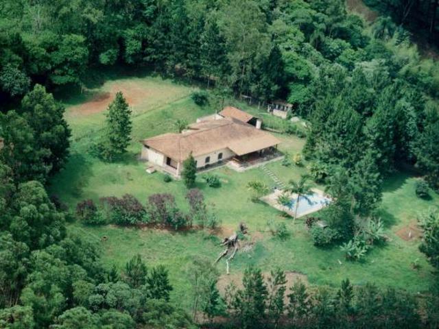Chácara em Pitas, Cotia/SP de 394m² 4 quartos à venda por R$ 1.980.000,00