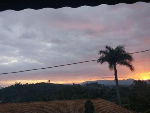 Chácara em Sta Isabel c/ 3 dormitórios e 6 banheiros