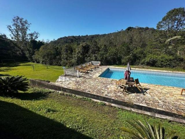 Chácara em São Lourenço da Serra com área de 10.000 m² com piscina e campo de futebol!