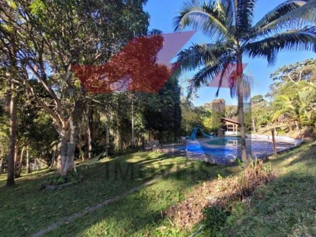 Chácara em São Lourenço da Serra medindo 11.000,00 m² com 5 casas