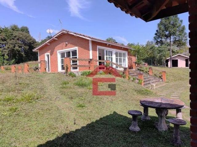 CHACÁRA EM SÃO ROQUE Uma propriedade diferenciada para morar, desfrutar ou investir! Excelente síti