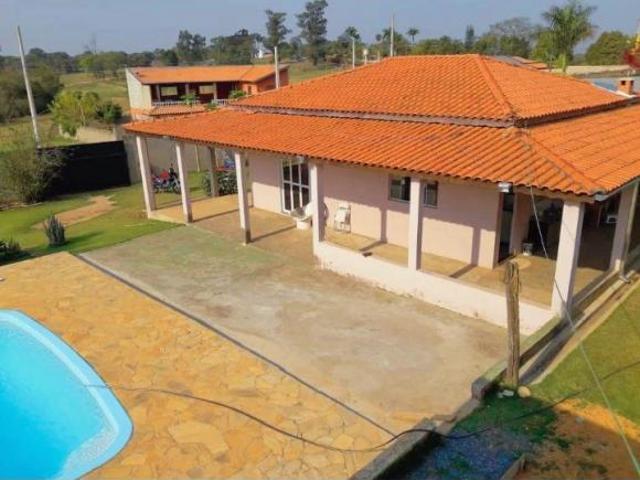 Chacara em tatui Bairro colina das estrelas 1.170 metros Casa 2 quartos Sala Cozinha 3 banheiros Pi