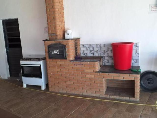 Chácara em Taubaté SP: 3 quartos, 2 salas, 3 banheiros, 10 vagas de garagem, 250m² de área! Aproveit