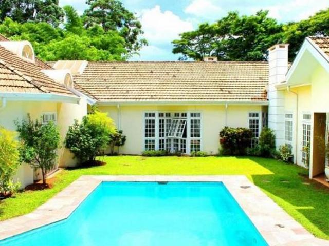 Chácara Encantadora em Ibiúna – 4 Quartos, Piscina e Lareira!