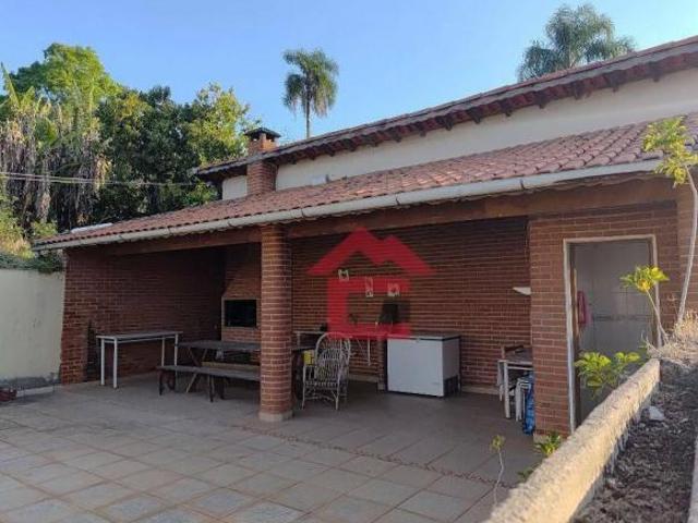 Chácara encantadora em São Roque – 2.500 m², de lazer e natureza!