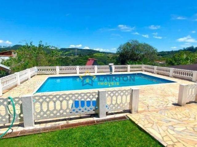 Chácara Espaçosa à Venda em Caiocara, Atibaia 3 Dormitórios com Piscina e Vista para o Vale