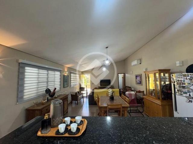 Chácara espetacular com piscina e pomar, 1720m2 para morar ou lazer