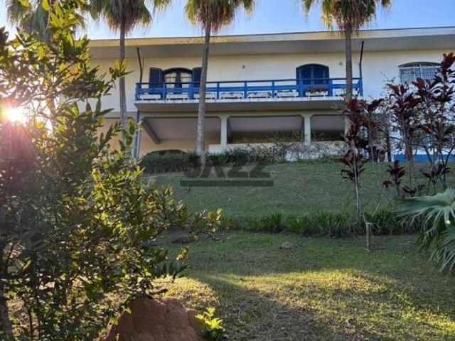 Chácara Estilo Colonial à Venda em Atibaia Qualidade de Vida Próximo à Capital