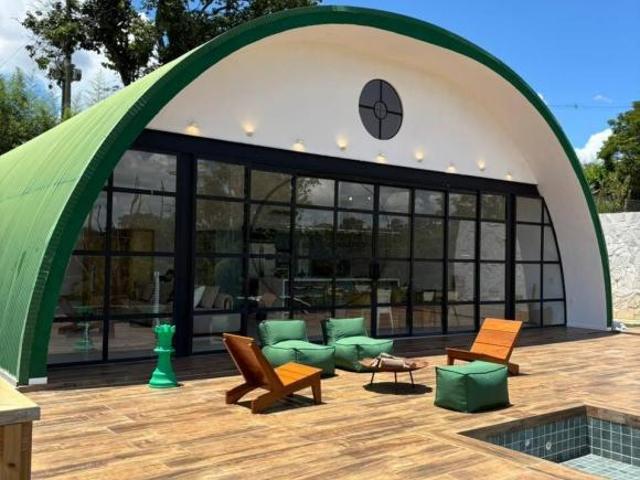 Chácara estilo hangar mobiliada com vista para a represa em Piracaia