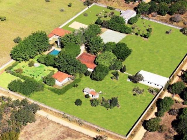 CHÁCARA FORMADA COM 21600 m² ESCRITURADA E COM 32 SUITES