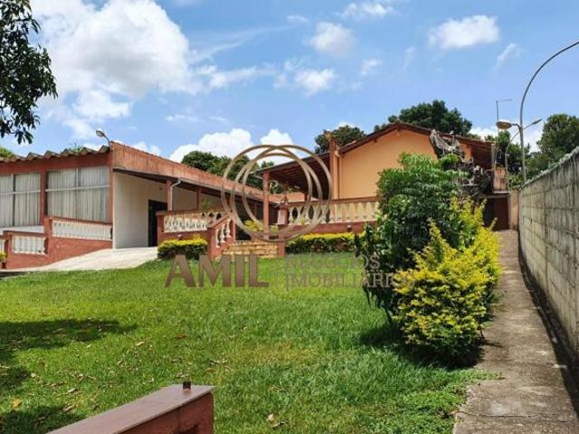 Chácara / Jardim Santa Hermínia / Terreno 2.200 m²/ 500 m² área construída / São José dos Campos