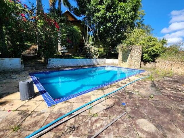 Chácara Luxuosa com Casa Espetacular, Área de Lazer e Paisagens Deslumbrantes!