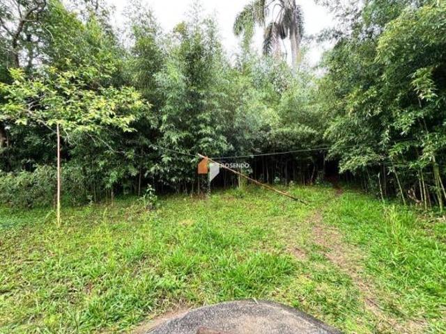 Chácara localizada a poucos minutos do centro, com área total de 1.000 m²