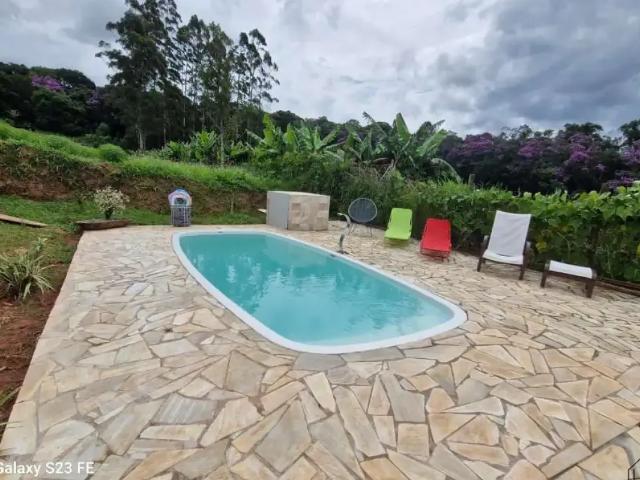 Chácara para Locação com Piscina e 1.400 m² – 3 Quartos em Verava, Ibiúna | Próxima a Pesqueiros e