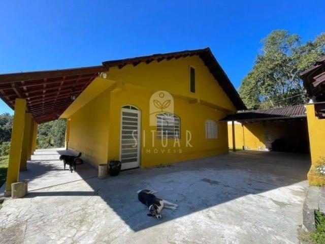 Chácara para moradia e lazer com excelente localização