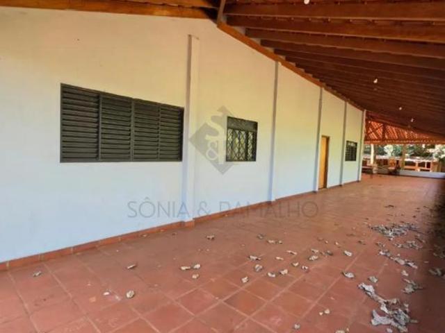 Chácara para venda e locação com 5.000,00m² de área de terreno, varanda e área de churrasco no distr