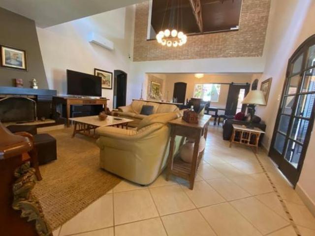 Chácara para venda em Colinas Do Mosteiro De Itaici de 416.00m² com 5 Quartos, 4 Suites e 10 Garagen