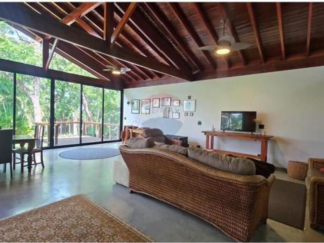 Chácara para venda em Centro de 1533.00m² com 5 Quartos, 4 Suites e 30 Garagens