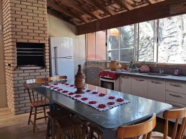 Chácara para venda em Centro de 210.00m² com 3 Quartos, 1 Suite e 2 Garagens