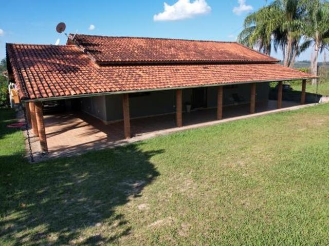 Chácara para Venda em Bofete, Loteamento São Marcos, 3 dormitórios, 1 suíte, 4 banheiros, 3 vagas